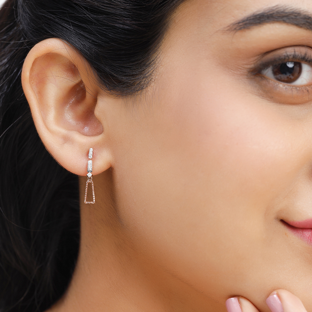 Buy 18Kt Rose Gold Angular Bling Diamond Drop Earring at Best Price | Tanishq US