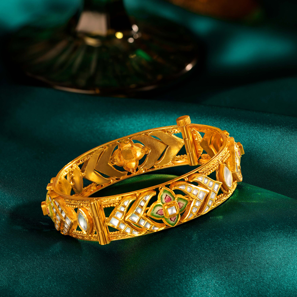Buy Utkrisht Floral Bangle at Best Price | Tanishq US