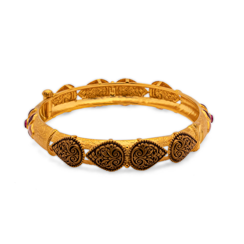Buy Luxurious Essential Gold Bangle at Best Price | Tanishq US