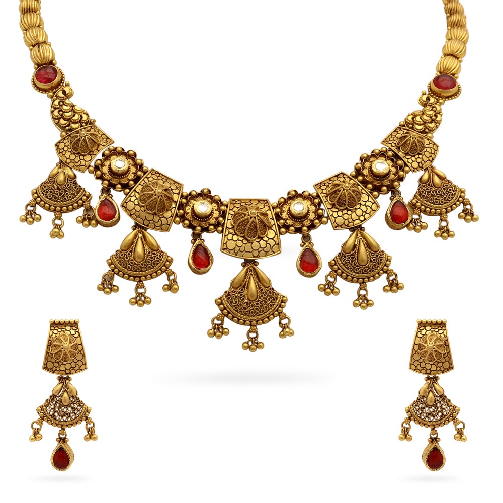 Buy Aura Gold Kundan Necklace at Best Price | Tanishq US