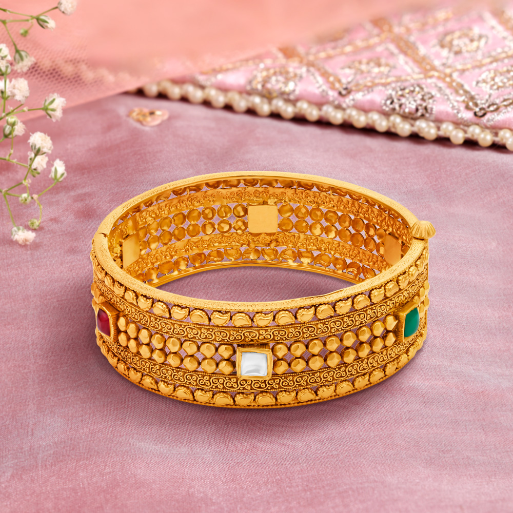 Buy Captivating Textured Gold Bangle at Best Price | Tanishq US