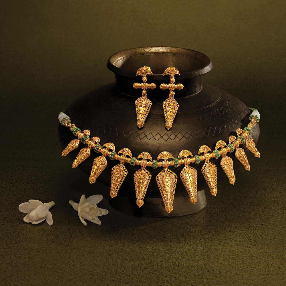 Tanishq necklace jewellery store
